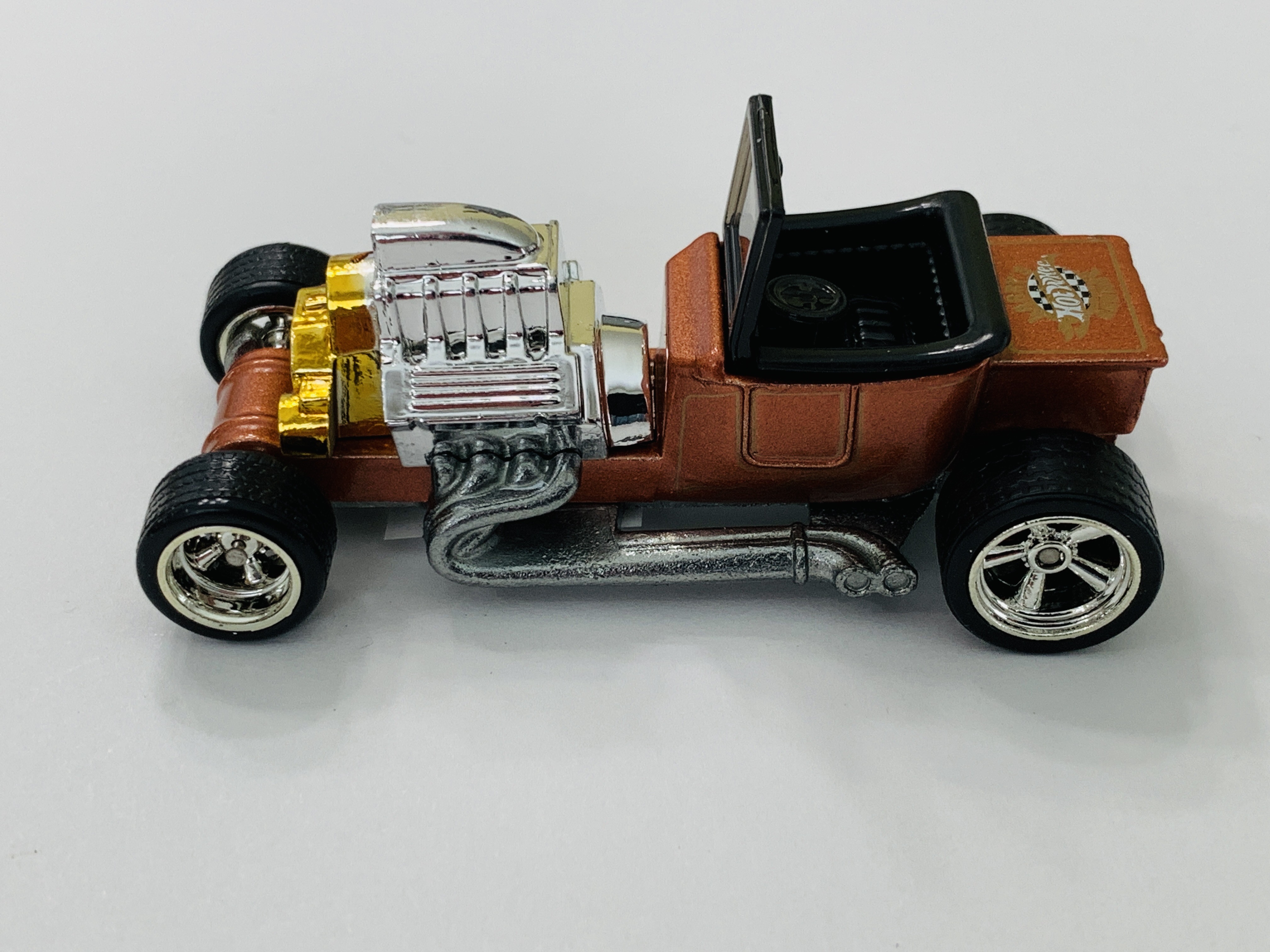 Hot Wheels Larry's Garage Chase Set T-Bucket