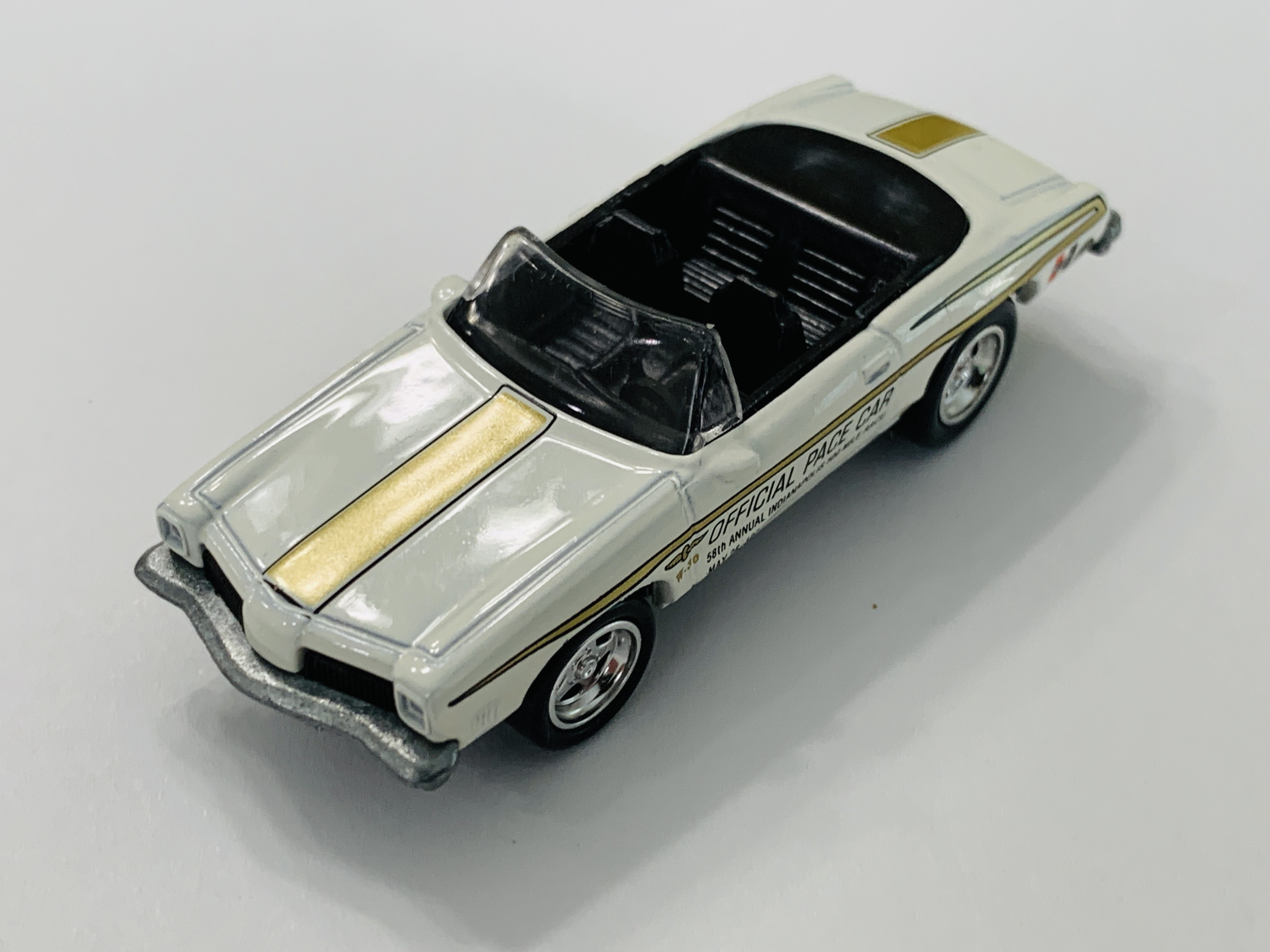 Johnny Lightning 1974 Indy 500 Hurst Olds Pace Car