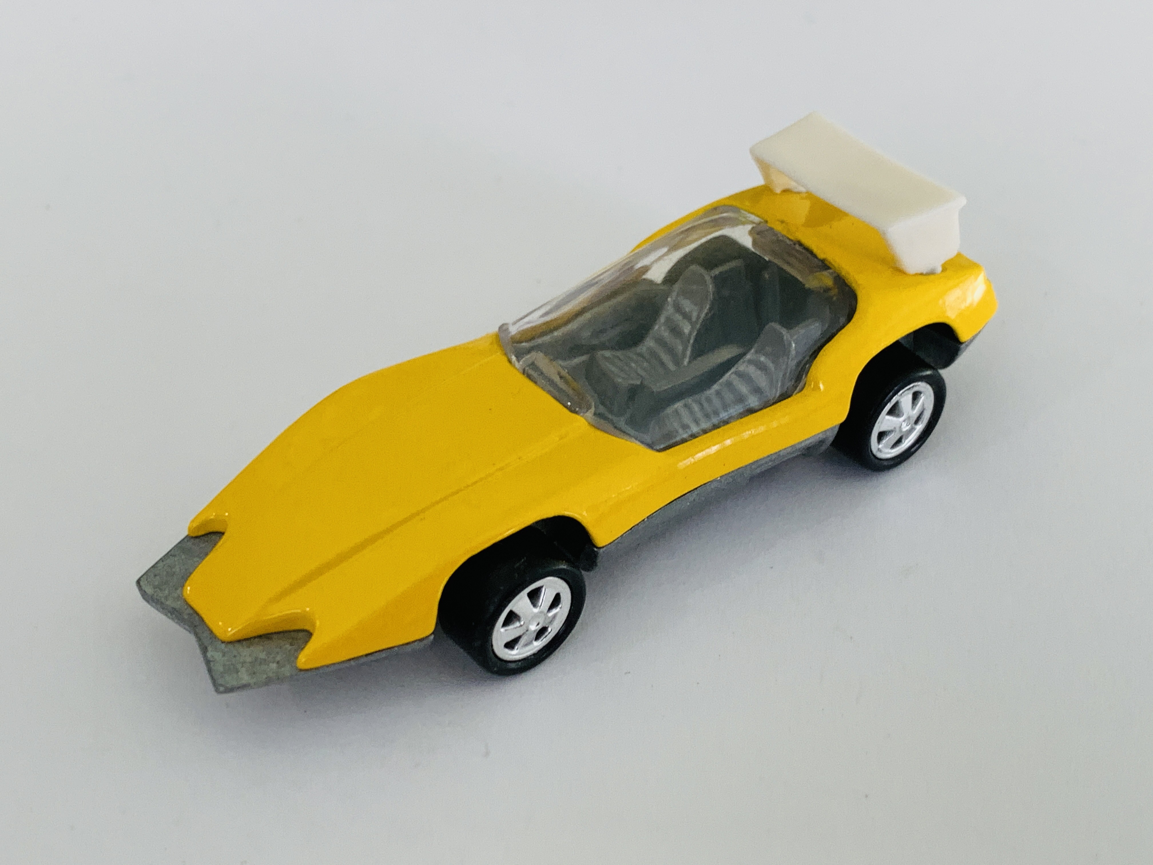 Johnny Lightning Custom Spoiler - Yellow